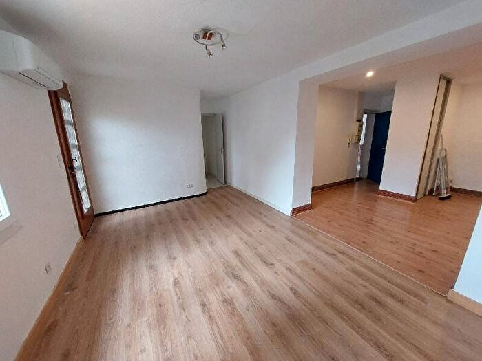 Appartement à louer - Nord, Entraigues-sur-la-Sorgue - 3 pièces - 2 chambres