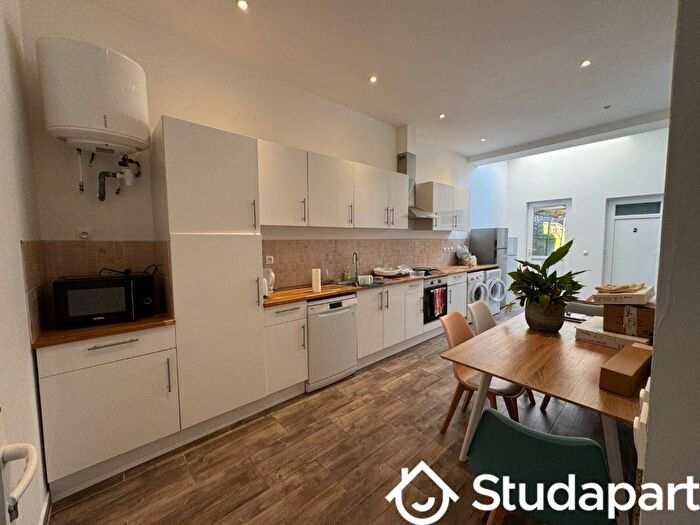 Appartement à louer - Berckem-Kleber-Saint Charles, La Madeleine - 1 pièce - 6 chambres