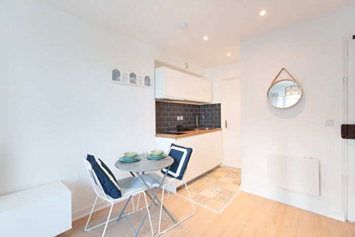 Appartement à louer - Melun, Centre-ville - 2 pièces - 1 chambre