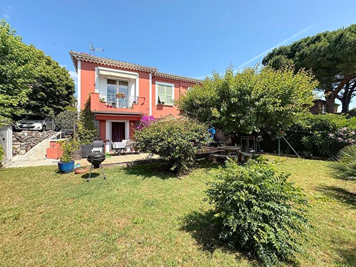 Maison à vendre - Fréjus, Centre-ville - 5 pièces - 4 chambres