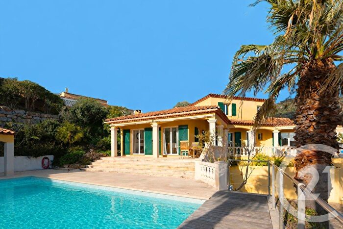 Maison à vendre - Bormes-les-Mimosas, Centre-ville, Le Pin - 5 pièces - 3 chambres