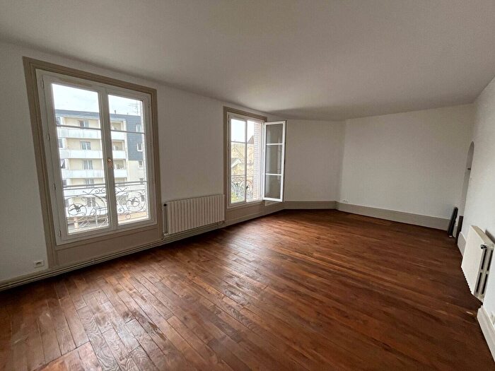 Appartement à louer - Centre-Gare, Chantilly - 4 pièces - 2 chambres