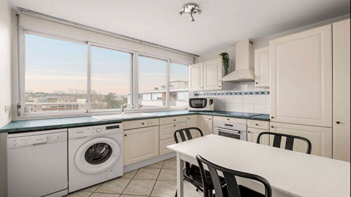 Croix Luizet, Villeurbanne : Appartement 4 pièces à louer