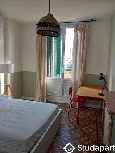 Appartement à louer - Champ de Mars, Toulon - 1 pièce - 3 chambres