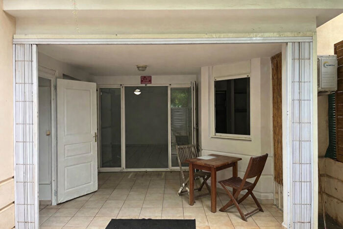 Appartement à vendre - Saint-Paul, Centre-ville, Etang - 3 pièces - 1 chambre