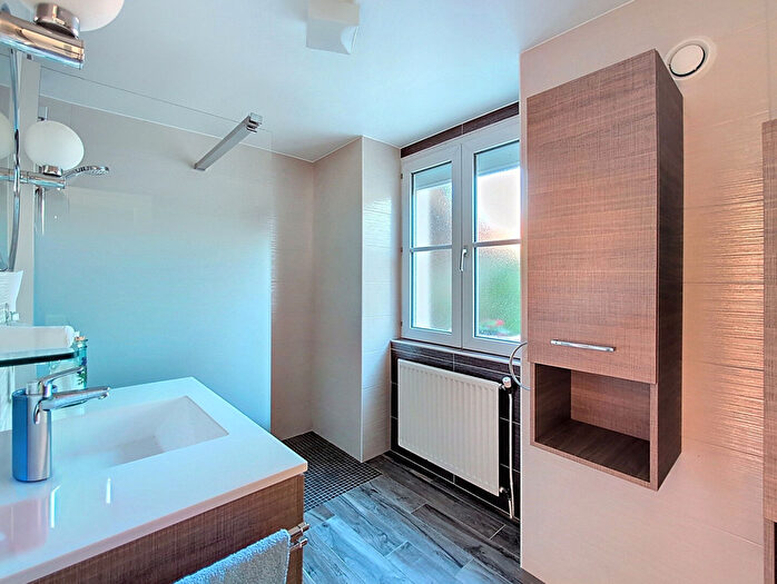 Maison à vendre - Le Poiré-sur-Vie - 8 pièces - 6 chambres