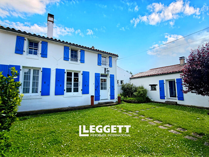 Maison à vendre - Velluire - 10 pièces - 6 chambres