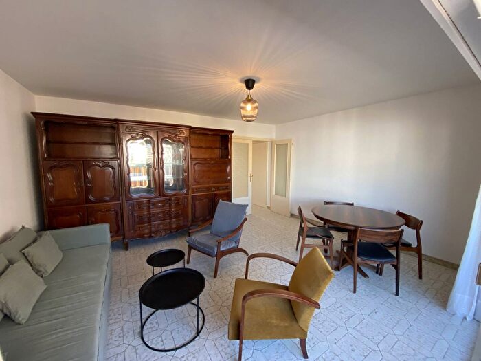 Appartement à louer - Saint Roch, Nice - 3 pièces - 2 chambres