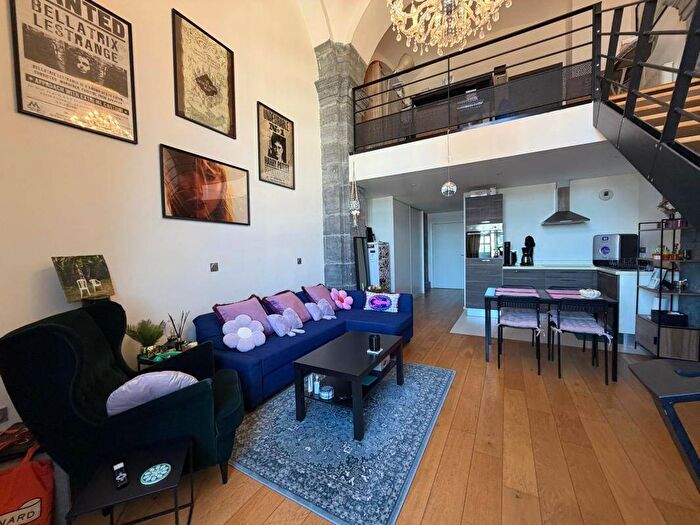 Centre-Neuf Bourg-Quesnoy-Delsaux-Musée-Cannoniers-Gare, Valenciennes : Appartement 2 pièces à louer