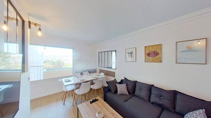 Appartement à louer - Le Grand Trou, Lyon ème arrondissement - 6 pièces - 3 chambres