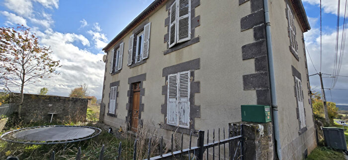 Maison à vendre - Saint-Rémy-de-Blot - 5 pièces - 3 chambres