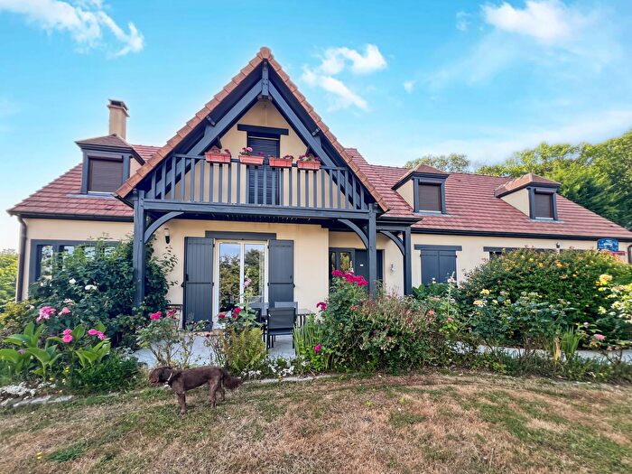 Bazoches-sur-Guyonne : Maison 8 pièces à vendre