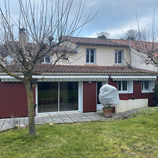 Maison à vendre - Pouzauges - 8 pièces - 4 chambres