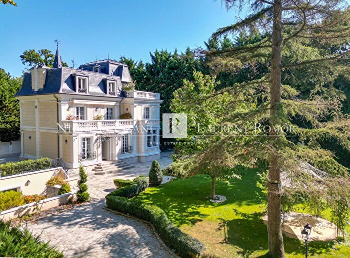 Maison à vendre - Maisons-Laffitte, Est - 12 pièces - 5 chambres