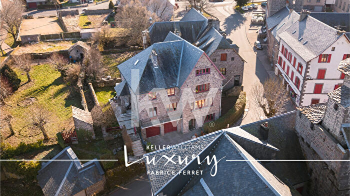 Maison à vendre - Besse-et-Saint-Anastaise - 10 pièces - 5 chambres