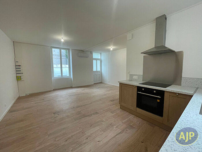 Saintes, La Gare, Sébastien de Brouard, La Fenêtre - Maison 4 pièces à vendre