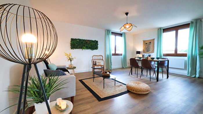 Appartement à vendre - Veauche - 5 pièces - 3 chambres