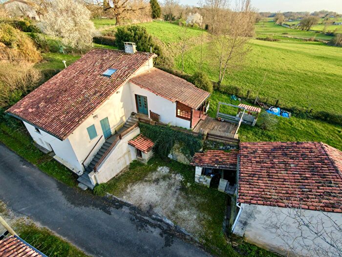 Maison à vendre - Saint-Antoine-Cumond - 5 pièces - 2 chambres