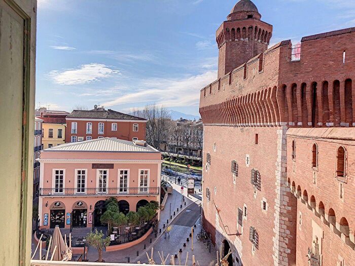 Centre Ville, Perpignan : Appartement 4 pièces à louer