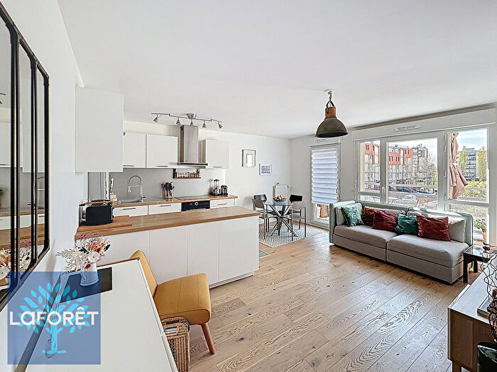 Appartement à vendre - Trappes, Coeur des Merisiers - 3 pièces - 2 chambres