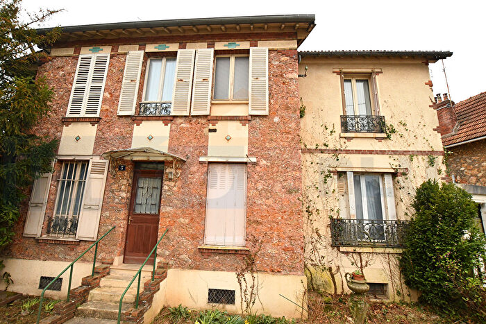 Saint-Cyr-lécole, Hôtel de ville : Maison 7 pièces à vendre