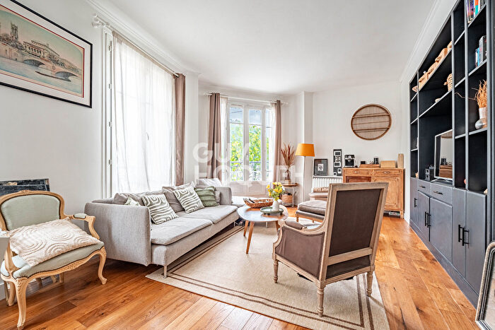 Appartement à vendre - Saint-Denis, Centre-ville, Basilique - 3 pièces - 2 chambres