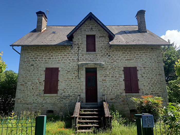 Maison à vendre - Saint-Privat - 6 pièces - 4 chambres