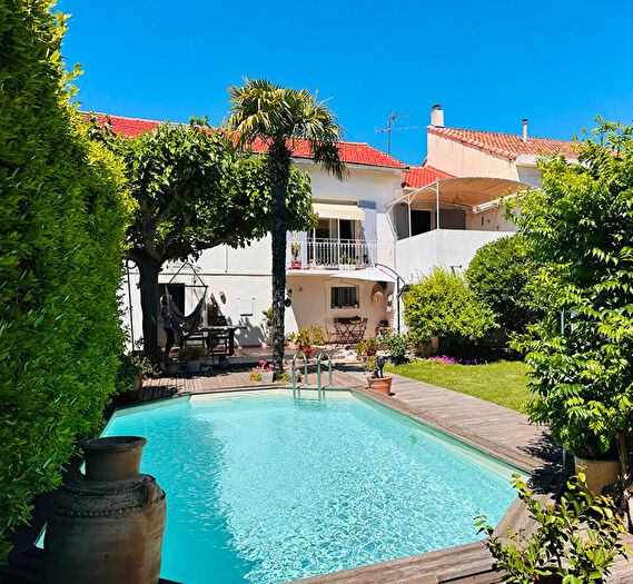 Arles, Centre-ville : Maison 4 pièces à vendre