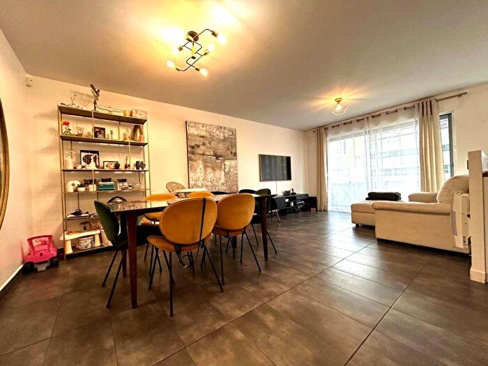 Appartement à louer - Centre Ville, Charenton-le-Pont - 4 pièces - 3 chambres