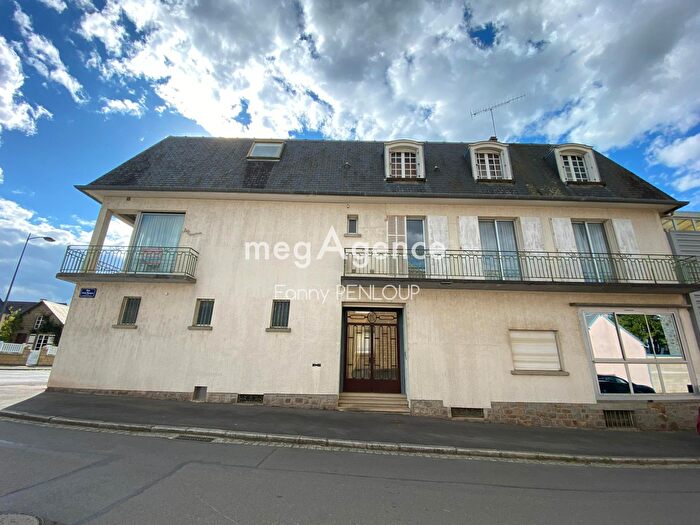 Maison à vendre - Saint-Hilaire-du-Harcouët - 8 pièces - 5 chambres