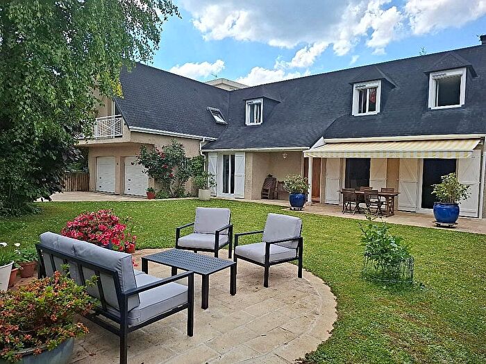 Maison à vendre - Chambourcy - 9 pièces - 5 chambres