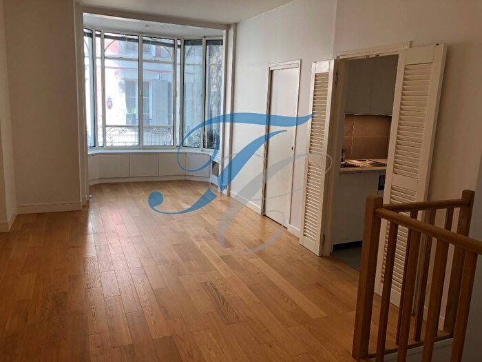 Appartement à louer - Porte Dauphine, Paris ème arrondissement - 2 pièces - 1 chambre