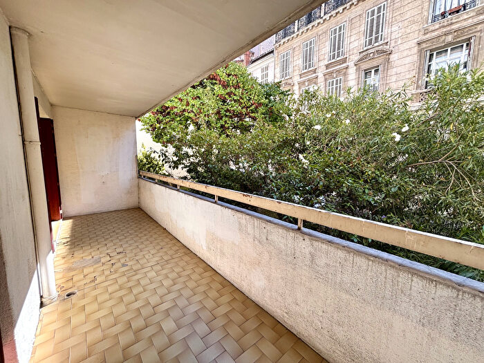 Marseille 6ème, Préfecture : Appartement 2 pièces à louer