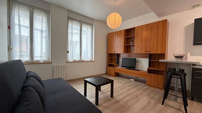 Appartement à louer - Centre-Neuf Bourg-Quesnoy-Delsaux-Musée-Cannoniers-Gare, Valenciennes - 1 pièce