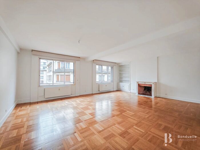 Appartement à louer - Paris e , Chaillot - 4 pièces - 3 chambres