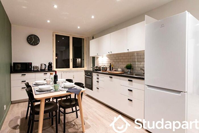 Appartement à louer - Tortière, Nantes - 1 pièce - 4 chambres