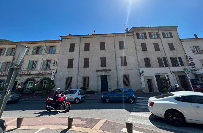 Maison à vendre - Castellane - 11 pièces - 9 chambres