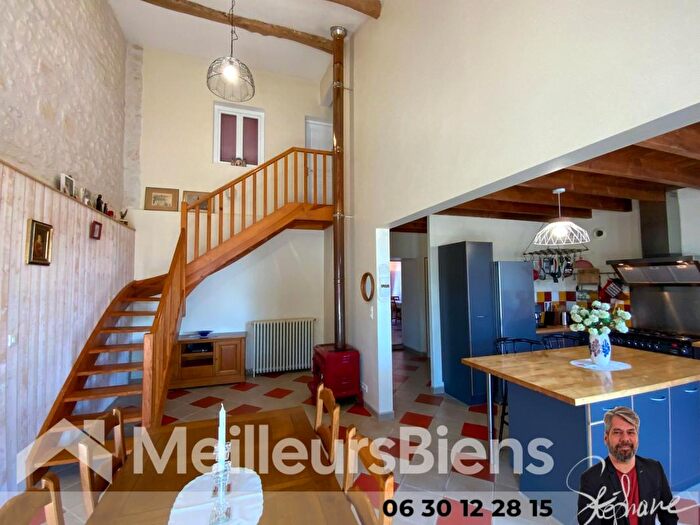 Maison à vendre - Saint-Martial-de-Vitaterne - 9 pièces - 6 chambres