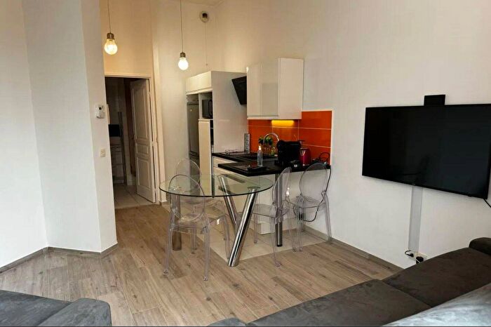 Appartement à louer - Courbevoie - 1 pièce