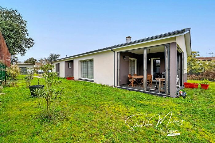 Maison à vendre - Ambarès-et-Lagrave, Centre-ville, Lagrave, Les Erables, Chêne Vert - 5 pièces - 4 chambres