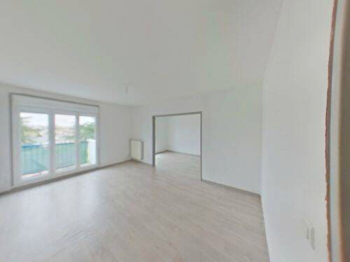 Appartement à louer - Vernet, Saint-Amand-Montrond - 3 pièces - 3 chambres