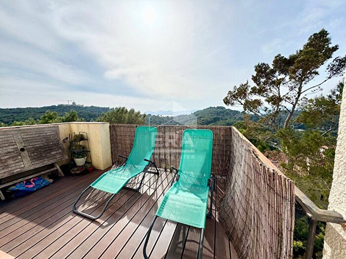 Appartement à louer - Mougins le Haut - 5 pièces - 3 chambres