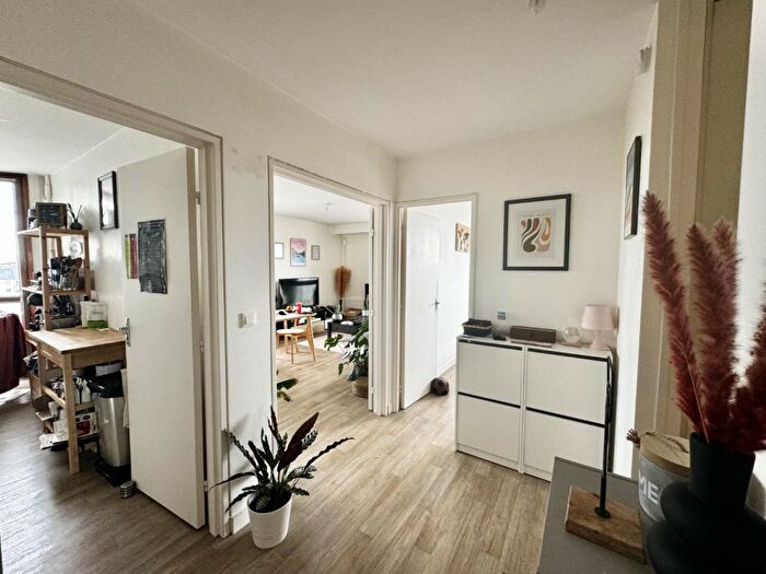 Appartement à louer - Quartiers Centre, Colombier - 2 pièces - 1 chambre