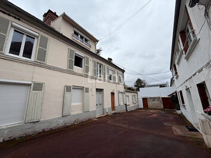 Appartement à louer - Centre-Hôtel de Ville, Chantilly - 3 pièces - 2 chambres