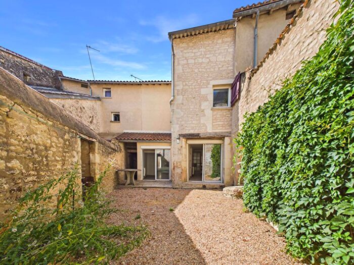 Mirebeau : Maison 6 pièces à vendre