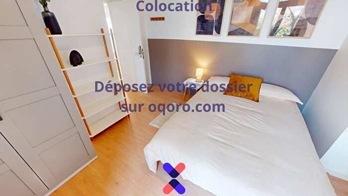 Maison à louer - Bron Centre-Le Rafour - 17 pièces - 16 chambres