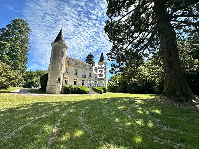 Tournon-Saint-Pierre : Maison 16 pièces à vendre
