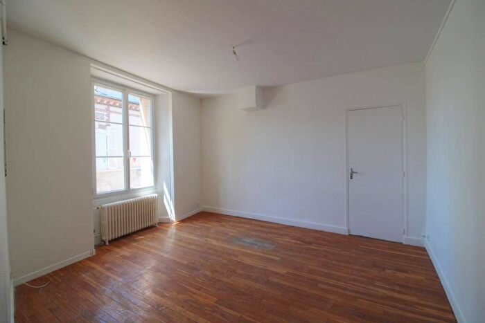 Appartement à louer - Châtillon-Coligny - 3 pièces - 2 chambres