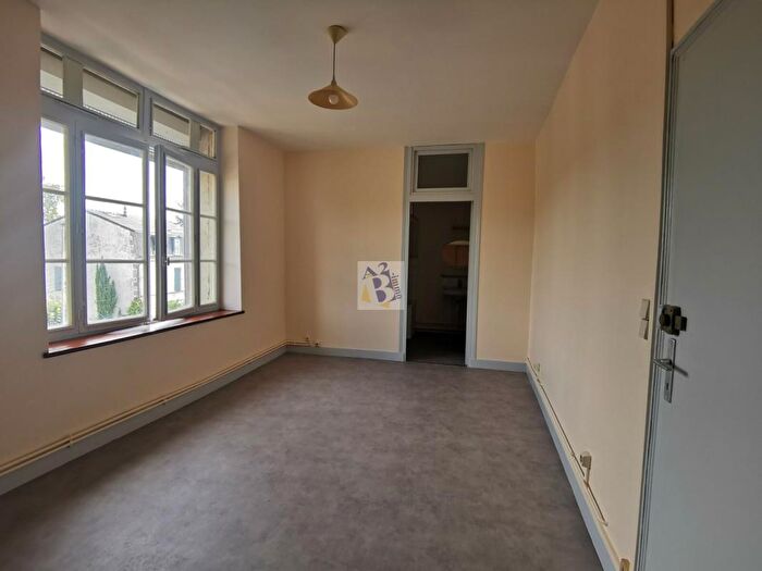 Appartement 1 pièce à Ruelle-sur-Touvre, à louer