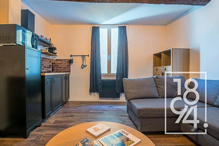 Appartement à louer - Centre Ville, Aix-en-Provence - 1 pièce